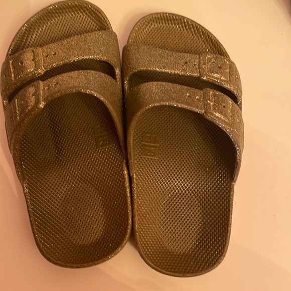 Freedom Moses | Shoes | Freedom Moses Toddler Unisex Slip On Sandals ...